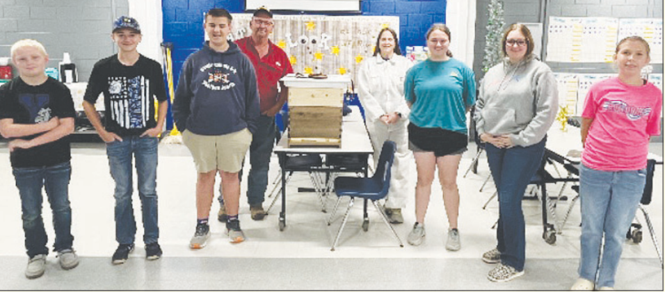 Beekeepers visit Outsider’s 4-H Club with honey from DeWitt and Lavaca ...